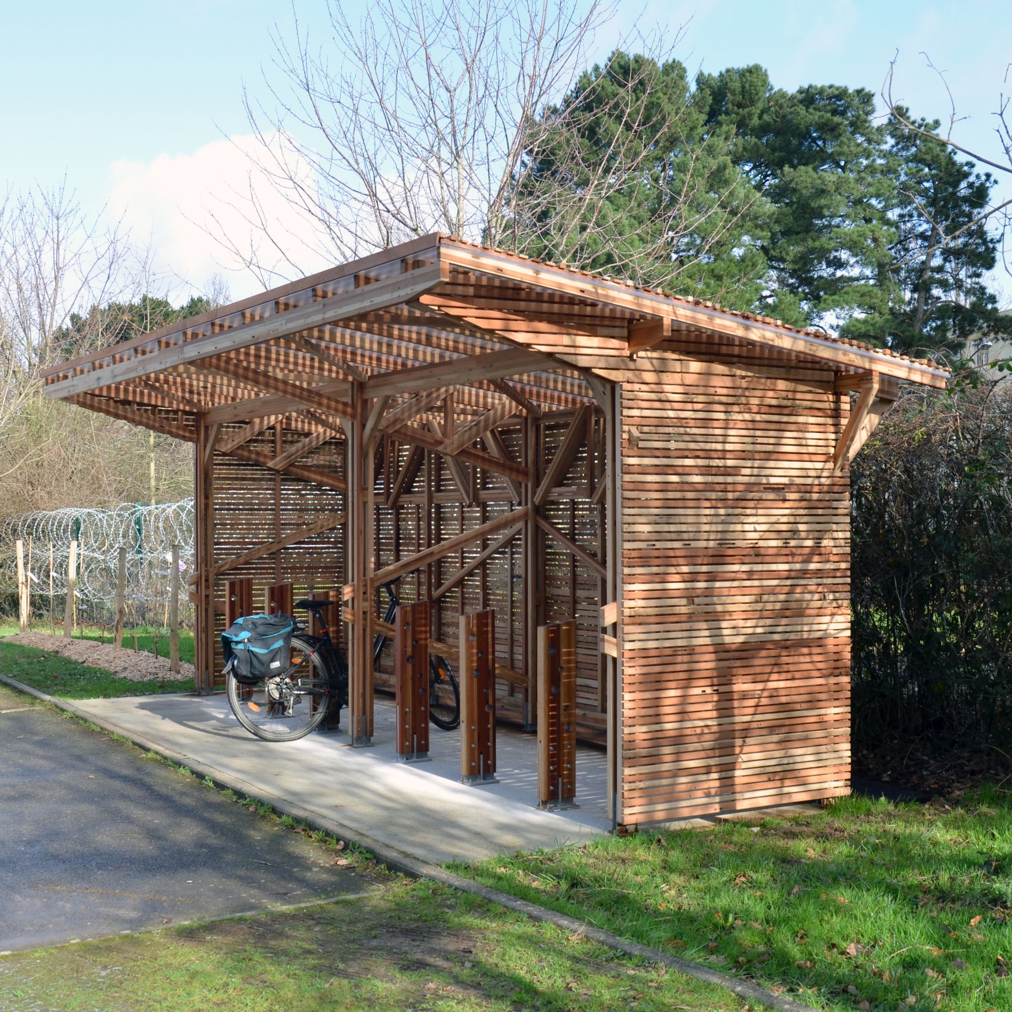 Abri à vélos AAv01 et ranges vélos MRv01 – 100 Détours